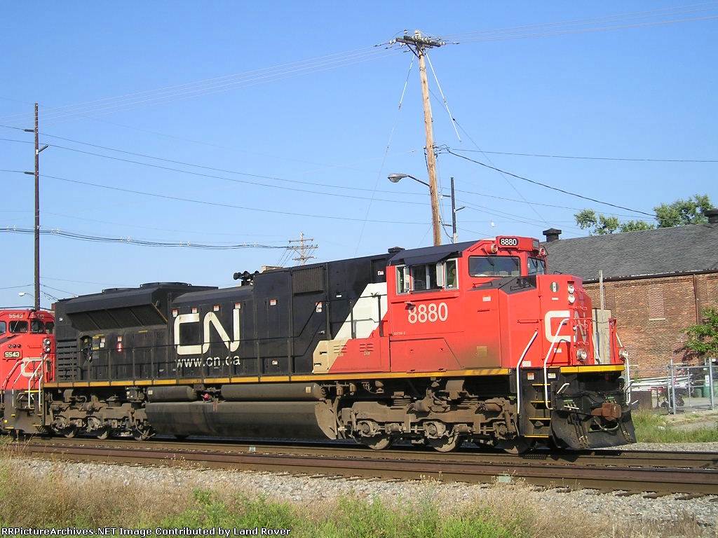 CN 8880 On CSX Q 227-28